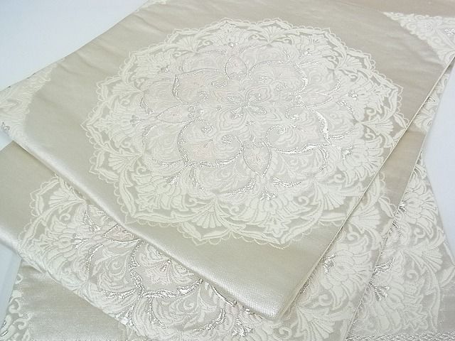 ■■■　サイズ　■■■ 長さ 424cm 幅 30.5cm程 ■■■　商品詳細　■■■ 【正絹・関西仕立て】 状態は接写画像のように 太鼓上部〜手先に折れ山の薄い線汚れ、裏地に薄い汚れがございますが その他特に目立ったシミ汚れなどもなく大変...