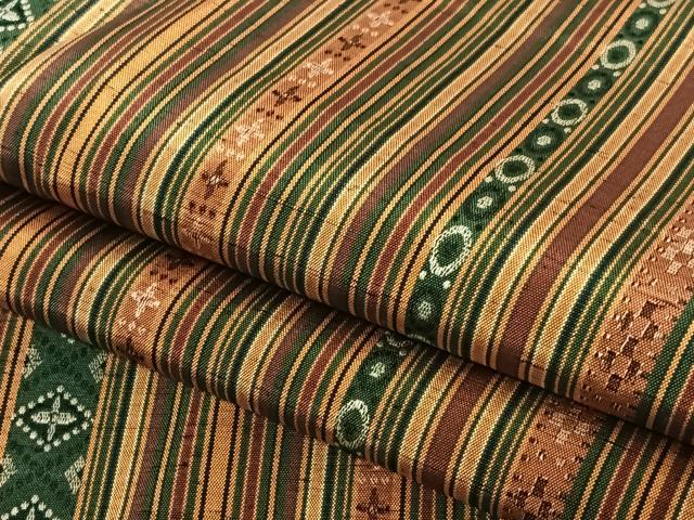 ■■■　サイズ　■■■ 身丈 164.5cm（肩から） 裄丈 69cm 袖丈 49.5cm　縫込み 3cm 袖幅 34cm 前幅 24.5cm 後幅 30cm 着物縫いこみ 内揚げ 0cm 裄 お袖側 約2cm　身頃側 約1cm ■■■　商...