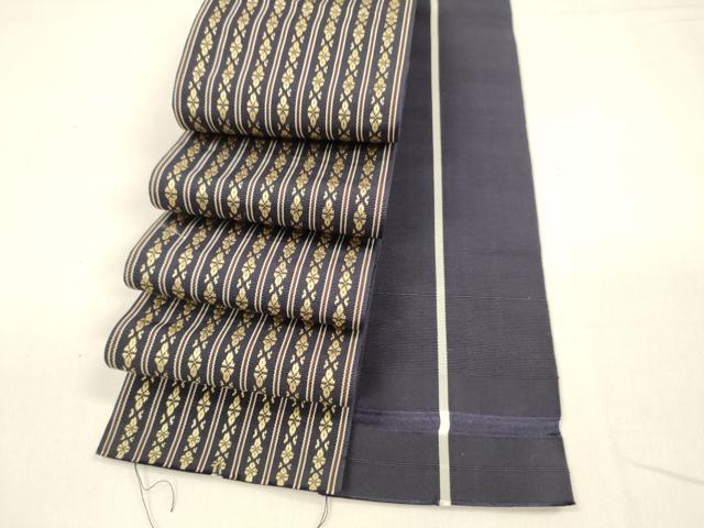 ■■■　サイズ　■■■ 長さ 388cm 幅 9cm程 ■■■　商品詳細　■■■ 【正絹】 状態は接写画像のように胴回りにシール跡がございますが その他特に目立ったシミ汚れなどもなく大変良い状態です。 本場筑前博多織は、 福岡県福岡市博多区...