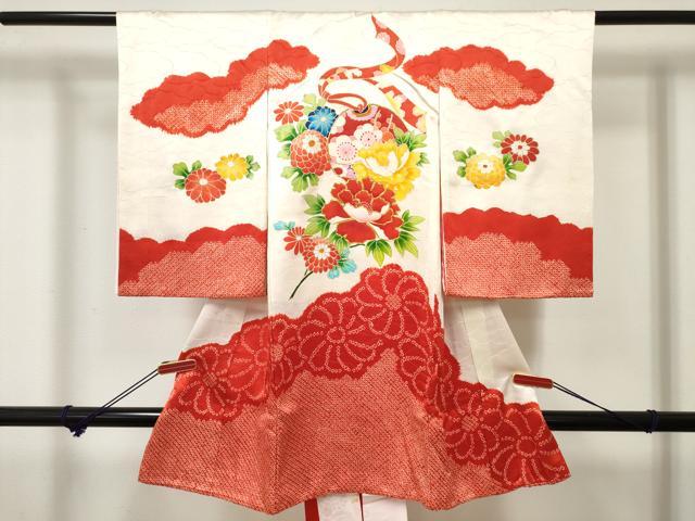 ■■■　サイズ　■■■ 【着物】 身丈 93.5cm（肩から） 裄丈 45.5cm 袖丈 56cm ■■■　商品詳細　■■■ 産着【着物：正絹・襦袢：化繊】 状態は接写画像のように表地所々・紐部分・裏地に薄い汚れがございます。 大変上質な逸...