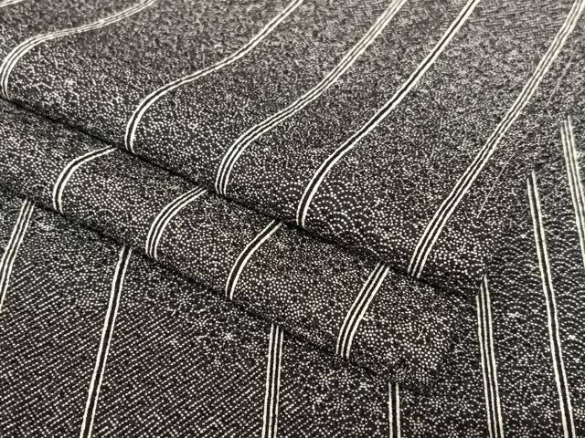 ■■■　サイズ　■■■ 身丈 159.5cm（肩から） 裄丈 62cm 袖丈 47cm　縫込み 3cm 袖幅 32.5cm 前幅 25cm 後幅 30cm 着物縫いこみ 内揚げ 0cm 裄 お袖側 約2cm　身頃側 約3cm ■■■　商品詳...