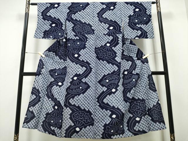 ■■■　サイズ　■■■ 身丈 139cm（肩から） 裄丈 63.5cm 袖丈 43cm　縫込み 2.5cm 袖幅 34cm 前幅 26cm 後幅 30cm 着物縫いこみ 内揚げ 5.5cm 裄 お袖側 約3cm　身頃側 約4cm ■■■　商...