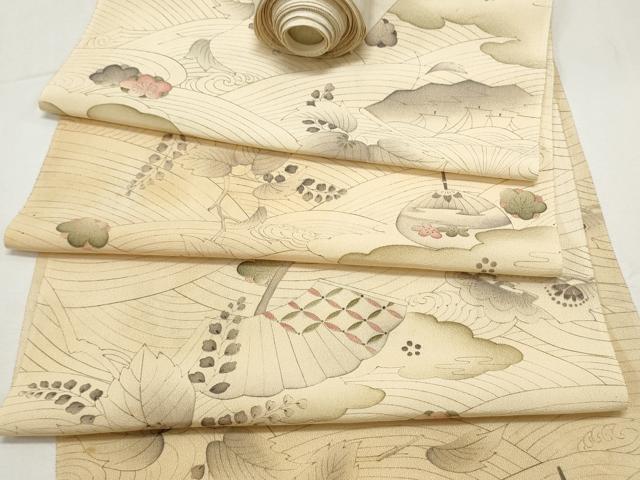 ■■■　サイズ　■■■ 長さ　　着尺分あり 幅　　　約35cm ■■■　商品詳細　■■■ 【正絹・未使用】 状態は接写画像のように表地所々・裏面所々に薄い汚れがございます。 大変上質な逸品になります。 お安く出品致しますので、是非この機会に...