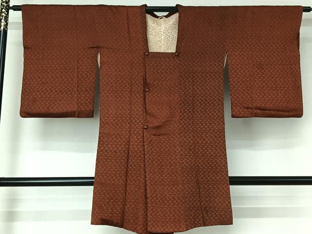 ■■■　サイズ　■■■ 身丈 95cm（肩から） 裄丈 64cm 袖丈 52cm　縫込み 5cm 袖幅 33cm 前幅 22cm 後幅 30cm 裄 お袖側 約2.5cm　身頃側 約4cm ■■■　商品詳細　■■■ 【正絹】 状態は接写画像...