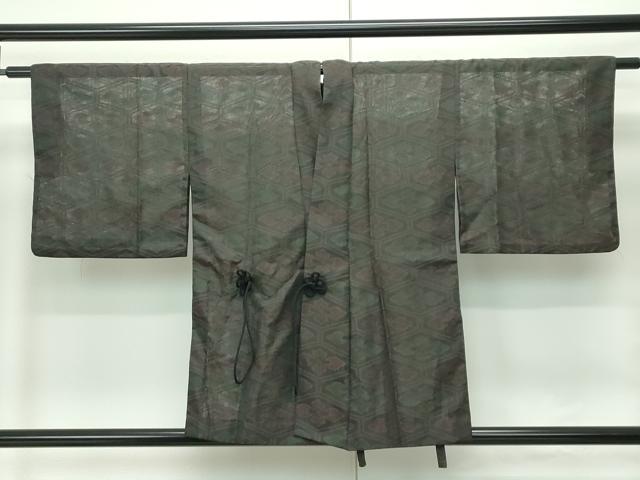 ■■■　サイズ　■■■ 身丈 79cm（肩から） 裄丈 65cm 袖丈 42cm　縫込み 1.5cm 袖幅 33.5cm 前幅 26cm 後幅 30cm 裄 お袖側 約0cm　身頃側 約2cm ■■■　商品詳細　■■■ 【化繊】 状態は特に...