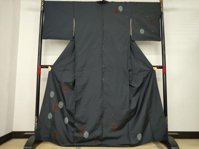 ■■■　サイズ　■■■ 身丈 166cm（肩から） 裄丈 68cm 袖丈 49cm　縫込み 7.5cm 袖幅 34cm 前幅 26cm 後幅 31cm 着物縫いこみ 内揚げ 2.5cm 裄 お袖側 約2cm　身頃側 約2cm ■■■　商品詳...