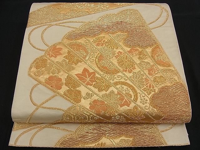 ■■■　サイズ　■■■ 長さ 408cm 幅 30.5cm程 ■■■　商品詳細　■■■ 【正絹・芯なし】状態は接写画像のように太鼓・前柄付近・柄止まり・裏地に薄い汚れ、柄止まりに折れ山の線汚れがございますがその他特に目立ったシミ汚れなどもな...