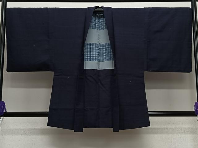 ■■■　サイズ　■■■ 身丈 87cm（肩から） 裄丈 69cm 袖丈 48cm　縫込み 5cm 袖幅 35cm 前幅 21cm 後幅 32.5cm 裄 お袖側 約0cm　身頃側 約2cm ■■■　商品詳細　■■■ 【正絹】 状態は特に目立...