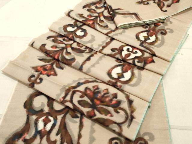 ■■■　サイズ　■■■ 長さ 　着尺分あり 幅 　　約35cm ■■■　商品詳細　■■■ 【正絹】 状態は参考画像のように表地所々・裏面所々に薄い汚れがございます。 大変上質な逸品になります。 お安く出品致しますので、是非この機会にいかがで...