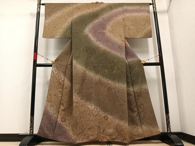 ■■■　サイズ　■■■ 身丈 158cm（肩から） 裄丈 62.5cm 袖丈 46cm　縫込み 3cm 袖幅 32cm 前幅 23.5cm 後幅 30cm 着物縫いこみ 内揚げ 6cm 裄 お袖側 約2cm　身頃側 約3cm ■■■　商品詳...
