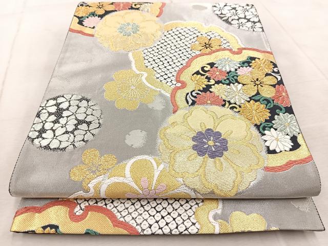 ■■■　サイズ　■■■ 長さ 434cm 幅 30.5cm程 ■■■　商品詳細　■■■ 【正絹・芯無し】 状態は接写画像のように たれ先上部・太鼓上部・裏地に薄い汚れがございますが その他特に目立ったシミ汚れなどもなく大変良い状態です。 着...