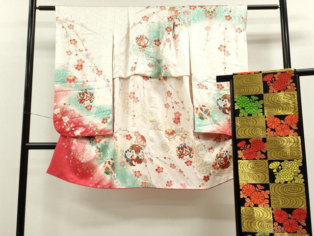 ■■■　サイズ　■■■ 【祝着】 身丈 99.5cm（肩から） 裄丈 54cm（肩上げ　3cm） 袖丈 73cm　縫込み 2.5cm 袖幅 33cm 前幅 21.5cm 後幅 27cm 着物縫いこみ 内揚げ 5cm （腰上げ　17cm） 裄...