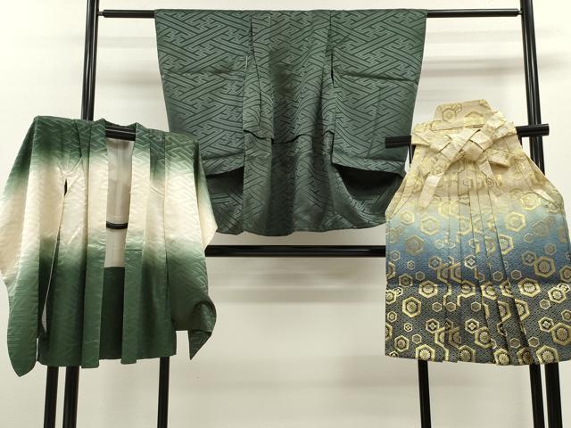 ■■■　サイズ　■■■ 【祝着】 身丈 73.5cm（肩から） 裄丈 44cm（肩上げ　6cm） 袖丈 54.5cm　縫込み 1cm 袖幅 30.5cm 前幅 21cm 後幅 25.5cm 着物縫いこみ 内揚げ 0cm （腰上げ　14cm）...