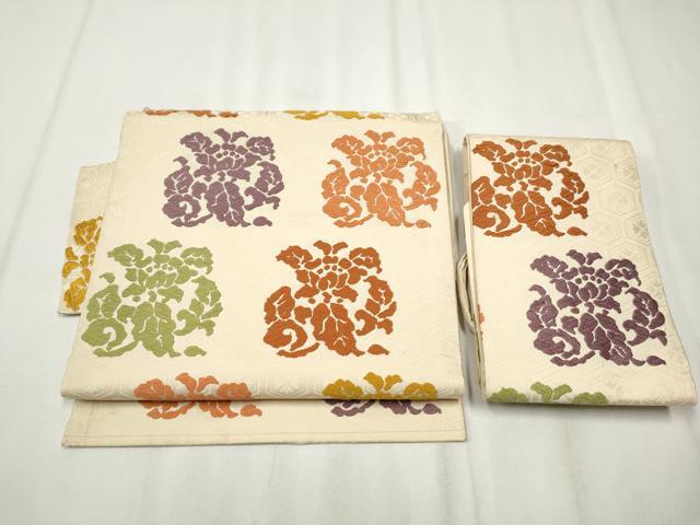 ■■■　サイズ　■■■ 胴回り長さ 172cm 太鼓幅 30.5cm程 ■■■　商品詳細　■■■ 【正絹】 状態は接写画像のように表地所々・裏地・胴回り・胴回り：紐部分に汚れがございます。 大変上質な逸品になりますので ぜひお手入れをされて...