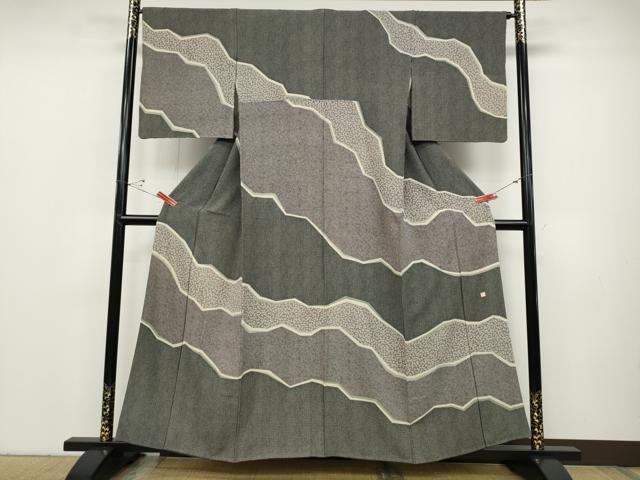 ■■■　サイズ　■■■ 身丈 158cm（肩から） 裄丈 65cm 袖丈 50cm　縫込み 4cm 袖幅 33.5cm 前幅 23cm 後幅 29cm 着物縫いこみ 内揚げ 3cm 裄 お袖側 約1cm　身頃側 約1cm ■■■　商品詳細　...