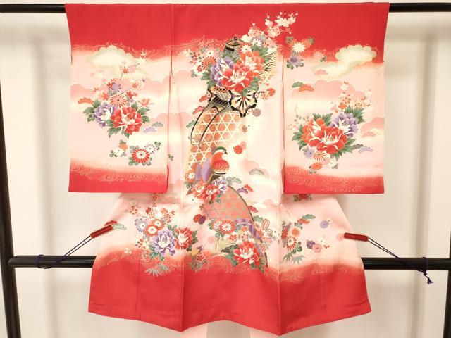 ■■■　サイズ　■■■ 【着物】 身丈 99cm（肩から） 裄丈 46cm 袖丈 56.5cm ■■■　商品詳細　■■■ 産着【正絹】の状態は接写画像のように 両袖前後・紐部分・衿・裏地に薄い汚れがございますが その他特に目立ったシミ汚れな...