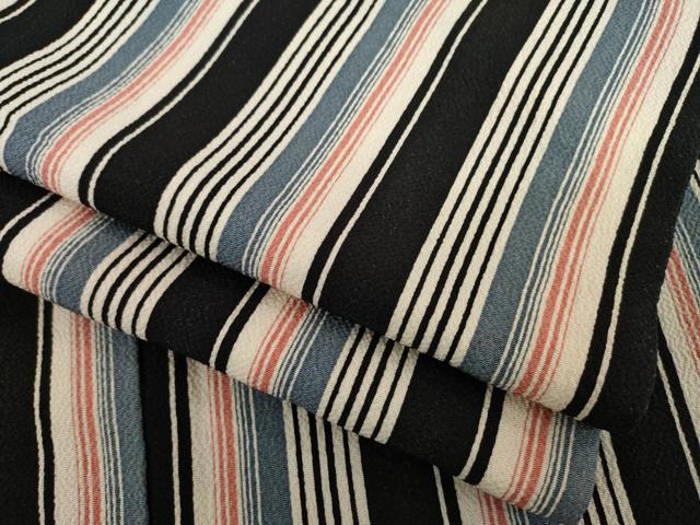 ■■■　サイズ　■■■ 身丈 155cm（肩から） 裄丈 62.5cm 袖丈 49cm　縫込み 8.5cm 袖幅 32cm 前幅 23cm 後幅 29cm 着物縫いこみ 内揚げ 2cm 裄 お袖側 約2cm　身頃側 約3cm ■■■　商品詳...