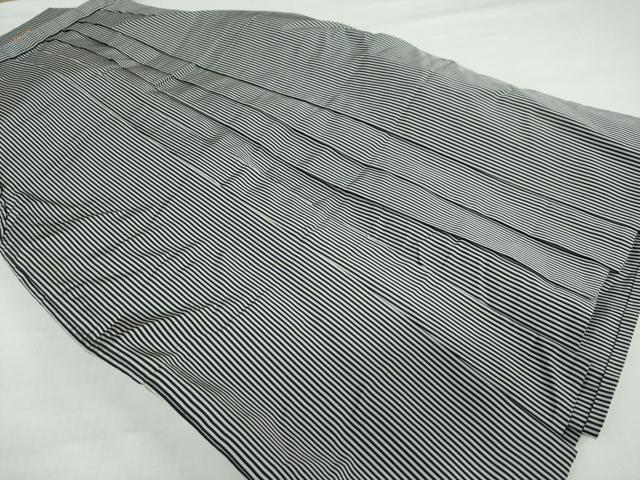 ■■■　サイズ　■■■ 紐下丈　約83.5cm ■■■　商品詳細　■■■ 【正絹】 状態は接写画像のように後ろ幅・腰板・一のひだ・三のひだに薄い汚れ、裏腰板に為書きがございますが その他特に目立ったシミ汚れなどもなく大変良い状態です。 大変...