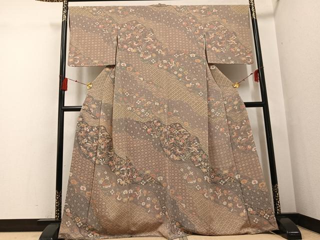 ■■■　サイズ　■■■ 身丈 166cm（肩から） 裄丈 66.5cm 袖丈 47cm　縫込み 2cm 袖幅 33.5cm 前幅 27cm 後幅 31cm 着物縫いこみ 内揚げ 2cm 裄 お袖側 約2cm　身頃側 約1cm ■■■　商品詳...