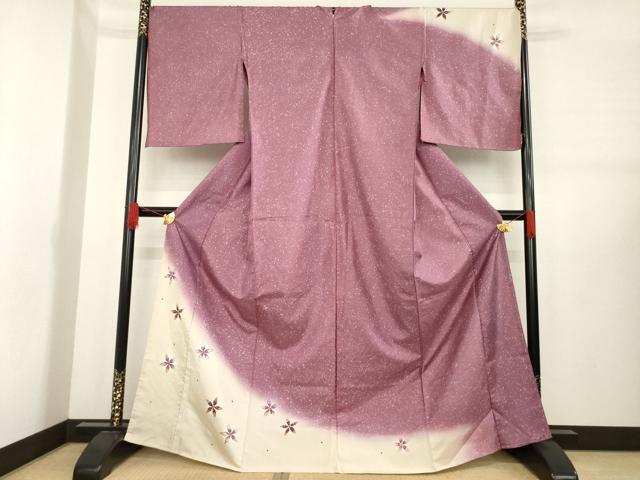 ■■■　サイズ　■■■ 反幅　35cm　　　八掛付き ※ご自身でお好みのサイズに仕立ててお召になっていただけます。 ■■■　商品詳細　■■■ 【正絹・未使用】 状態は接写画像のように上前おくみに薄い汚れがございますが その他特に目立ったシミ...