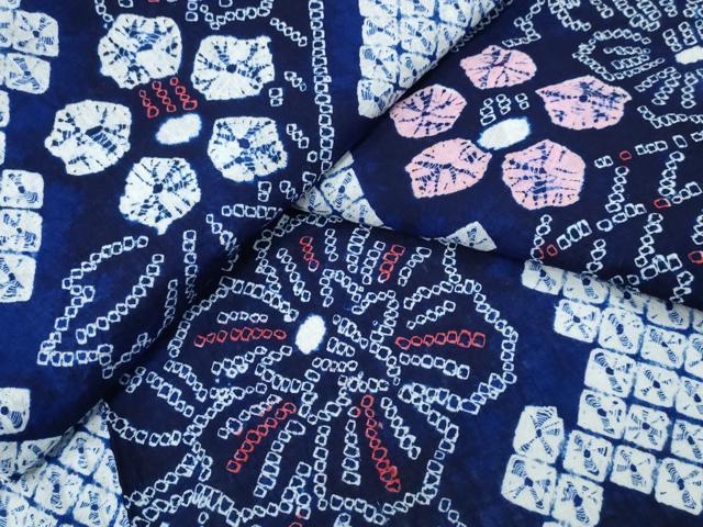 ■■■　サイズ　■■■ 身丈 156cm（肩から） 裄丈 64cm 袖丈 49cm　縫込み 2cm 袖幅 33cm 前幅 26cm 後幅 29.5cm 着物縫いこみ 内揚げ 0cm 裄 お袖側 約1.5cm　身頃側 約2cm ■■■　商品詳...