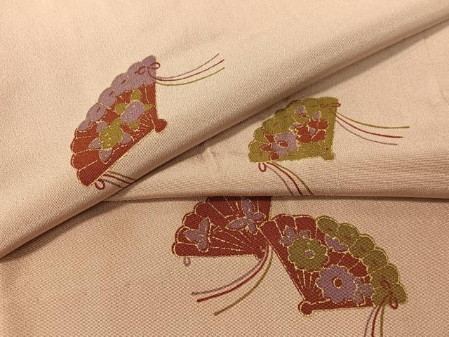 ■■■　サイズ　■■■ 身丈 129cm（肩から） 裄丈 68cm 袖丈 47cm　縫込み 4cm 袖幅 34cm 前幅 29cm 後幅 32.5cm 着物縫いこみ 内揚げ 0cm 裄 お袖側 約2.5cm　身頃側 約1cm ■■■　商品詳...