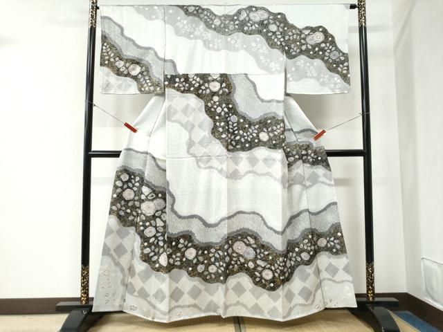 ■■■　サイズ　■■■ 身丈 160cm（肩から） 裄丈 65cm 袖丈 48cm　縫込み 5cm 袖幅 33cm 前幅 24.5cm 後幅 31cm 着物縫いこみ 内揚げ 4cm 裄 お袖側 約2cm　身頃側 約2cm ■■■　商品詳細　...