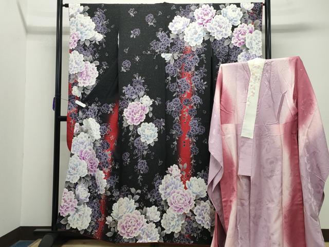 ■■■　サイズ　■■■ 【振袖】 身丈 160cm（肩から） 裄丈 64.5cm 袖丈 105cm　縫込み 6.5cm 袖幅 33cm 前幅 24.5cm 後幅 31cm 着物縫いこみ 内揚げ 11cm 裄 お袖側 約4.5cm　身頃側 約...