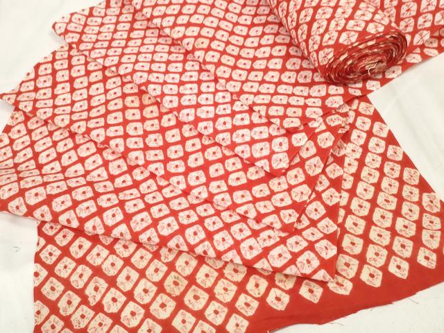 ■■■　サイズ　■■■ 長さ　　着尺分あり 幅　　　約36cm ■■■　商品詳細　■■■ 【綿・未使用】 状態は接写画像のように表地所々・裏面所々に薄い汚れがございます。 人気の高い“有松鳴海絞り”の浴衣でございます。 “鳴海絞り”ならでは...