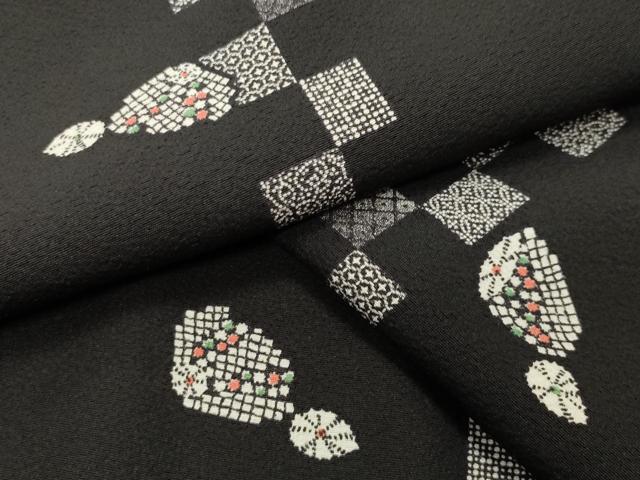 ■■■　サイズ　■■■ 身丈 156cm（肩から） 裄丈 65cm 袖丈 52cm　縫込み 4.5cm 袖幅 33cm 前幅 26cm 後幅 30.5cm 着物縫いこみ 内揚げ 6cm 裄 お袖側 約4cm　身頃側 約4cm ■■■　商品詳...