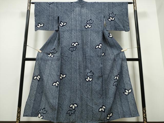 ■■■　サイズ　■■■ 身丈 152cm（肩から） 裄丈 66cm 袖丈 43cm　縫込み 4cm 袖幅 35cm 前幅 23.5cm 後幅 29cm 着物縫いこみ 内揚げ 0cm 裄 お袖側 約1.5cm　身頃側 約2.5cm ■■■　商...