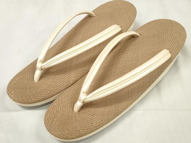 ■■■　サイズ　■■■ 長さ　　 23.5cm 幅　　　 7.5cm 踵高さ　 4.5cm ■■■　商品詳細　■■■ 【未使用】 状態は参考画像のように底にヤケがございます。 大変上質な逸品になります。 お安く出品致しますので、是非この機会...