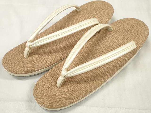 ■■■　サイズ　■■■ 長さ　　 23.5cm 幅　　　 7.5cm 踵高さ　 4.5cm ■■■　商品詳細　■■■ 【未使用】 状態は特に目立ったシミ汚れなどもなく大変良い状態です。 大変上質な逸品になります。 お安く出品致しますので、是...