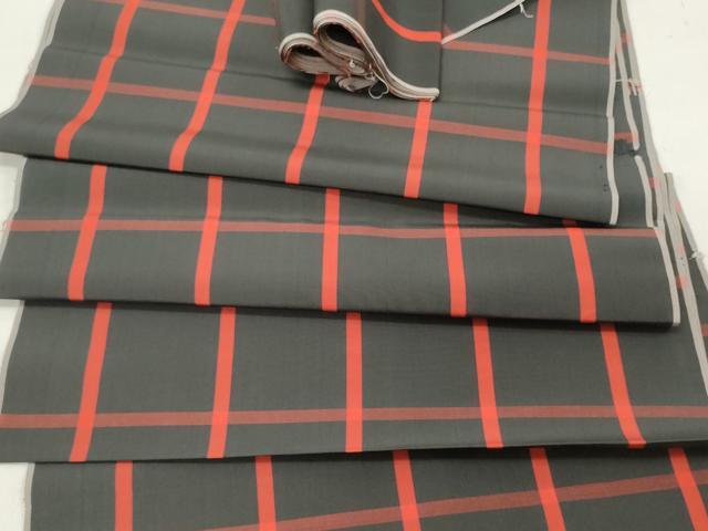 ■■■　サイズ　■■■ 長さ 　着尺分あり 幅 　　約36cm ■■■　商品詳細　■■■ 【正絹】 状態は接写画像のように表地所々に薄い汚れがございます。 大変上質な逸品になります。 お安く出品致しますので、是非この機会にいかがでしょうか？...