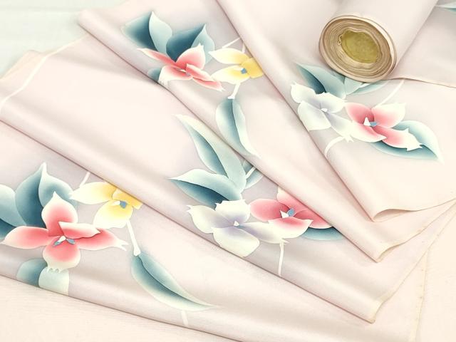 ■■■　サイズ　■■■ 長さ　　羽尺分あり 幅　　　約36cm ■■■　商品詳細　■■■ 【正絹・未使用】 状態は接写画像のように表地所々・裏面所々に薄い汚れがございます。 大変上質な逸品になります。 お安く出品致しますので、是非この機会に...