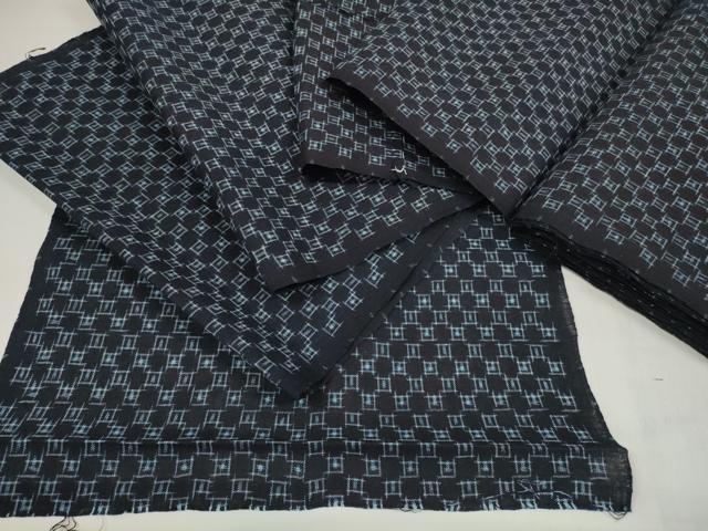 ■■■　サイズ　■■■ 長さ　　着尺分あり 幅　　　約33.5cm ■■■　商品詳細　■■■ 【綿】 状態は特に目立ったシミ汚れなどもなく大変良い状態です。 久留米絣(くるめかすり)は、日本三大絣の一つで 昭和51年には経済産業大臣指定伝統...