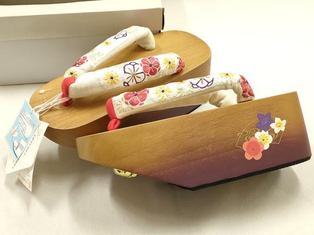 ■■■　サイズ　■■■ 長さ　　 23.5cm 幅　　　 8.5cm 踵高さ　 7.5cm ■■■　商品詳細　■■■ 【未使用】 状態は参考画像のように糸よれ・若干の傷がございます。 大変上質な逸品になります。 お安く出品致しますので、是非...