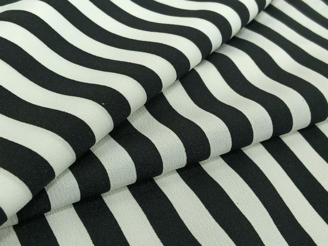 ■■■　サイズ　■■■ 身丈 131cm（肩から） 裄丈 68cm 袖丈 47cm　縫込み 2cm 袖幅 34cm 前幅 25cm 後幅 30cm 着物縫いこみ 内揚げ 4cm 裄 お袖側 約1.5cm　身頃側 約1cm ■■■　商品詳細　...