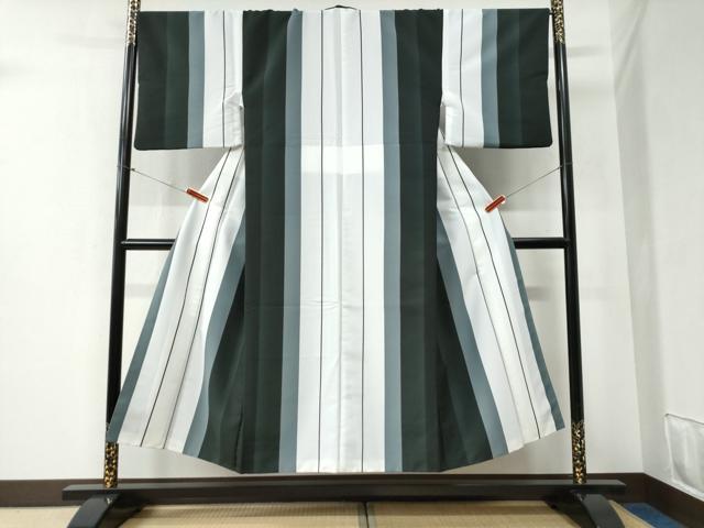 ■■■　サイズ　■■■ 身丈 148cm（肩から） 裄丈 69cm 袖丈 48.5cm　縫込み 4cm 袖幅 35cm 前幅 26cm 後幅 32cm 着物縫いこみ 内揚げ 9cm 裄 お袖側 約1cm　身頃側 約1cm ■■■　商品詳細　...