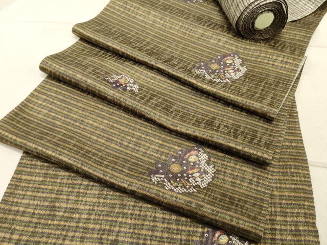 ■■■　サイズ　■■■ 長さ　　着尺分あり 幅　　　約36.5cm ■■■　商品詳細　■■■ 【正絹・未使用】 状態は特に目立ったシミ汚れなどもなく大変良い状態です。 大変上質な逸品になります。 お安く出品致しますので、是非この機会にいかが...