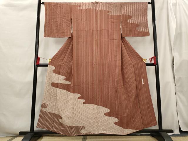 ■■■　サイズ　■■■ 身丈 155cm（肩から） 裄丈 63cm 袖丈 45cm　縫込み 4cm 袖幅 32cm 前幅 23cm 後幅 29cm 着物縫いこみ 内揚げ 6cm 裄 お袖側 約1.5cm　身頃側 約3.5cm ■■■　商品詳...