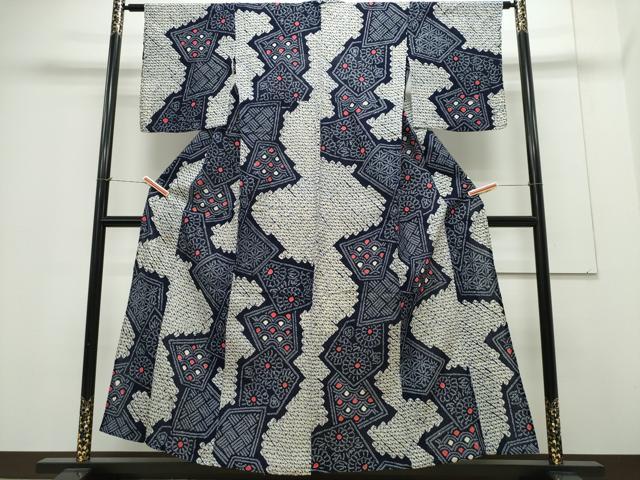 ■■■　サイズ　■■■ 身丈 156cm（肩から） 裄丈 65cm 袖丈 48cm　縫込み 1cm 袖幅 34cm 前幅 24.5cm 後幅 30cm 着物縫いこみ 内揚げ 0cm 裄 お袖側 約1cm　身頃側 約1.5cm ■■■　商品詳...