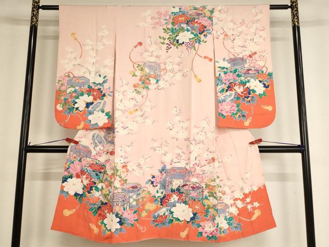 ■■■　サイズ　■■■ 【祝着】 身丈 123.5cm（肩から） 裄丈 55cm（肩上げ　0cm） 袖丈 67.5cm　縫込み 2.5cm 袖幅 29.5cm 前幅 20cm 後幅 26cm 着物縫いこみ 内揚げ 0cm （腰上げ　0cm）...