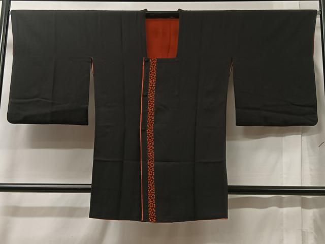 ■■■　サイズ　■■■ 身丈 89cm（肩から） 裄丈 65.5cm 袖丈 51.5cm　縫込み 1.5cm 袖幅 34cm 前幅 21cm 後幅 30cm 裄 お袖側 約1cm　身頃側 約1cm ■■■　商品詳細　■■■ 【正絹】 状態は...