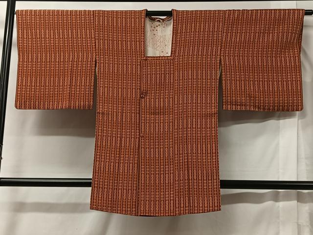 ■■■　サイズ　■■■ 身丈 88cm（肩から） 裄丈 66cm 袖丈 46.5cm　縫込み 4cm 袖幅 34.5cm 前幅 19cm 後幅 28.5cm 裄 お袖側 約0cm　身頃側 約3.5cm ■■■　商品詳細　■■■ 【正絹】 状...