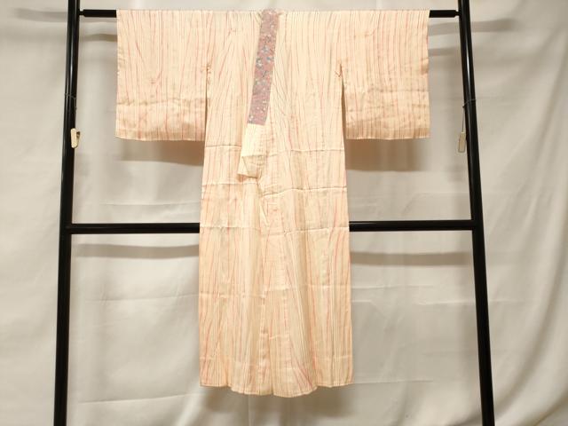 ■■■　サイズ　■■■ 身丈 130cm（肩から） 裄丈 62cm 袖丈 46cm　縫込み 2cm 袖幅 32cm 前幅 28cm 後幅 30cm 着物縫いこみ 内揚げ 0cm 裄 お袖側 約3cm　身頃側 約1cm ■■■　商品詳細　■■...