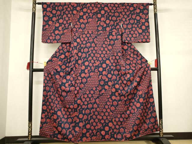 ■■■　サイズ　■■■ 身丈 156.5cm（肩から） 裄丈 62cm 袖丈 49cm　縫込み 1cm 袖幅 32.5cm 前幅 22.5cm 後幅 28cm 着物縫いこみ 内揚げ 0cm 裄 お袖側 約1cm　身頃側 約2cm ■■■　商...