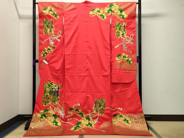 ■■■　サイズ　■■■ 身丈 184.5cm（肩から） 裄丈 65.5cm 袖丈 107cm　縫込み 5cm 袖幅 33cm 前幅 24.5cm 後幅 29.5cm 着物縫いこみ 内揚げ 0cm 裄 お袖側 約2.5cm　身頃側 約1.5c...