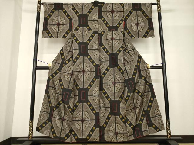 ■■■　サイズ　■■■ 身丈 154cm（肩から） 裄丈 63cm 袖丈 46.5cm　縫込み 9cm 袖幅 33cm 前幅 24cm 後幅 29cm 着物縫いこみ 内揚げ 6cm 裄 お袖側 約3cm　身頃側 約3cm ■■■　商品詳細　...
