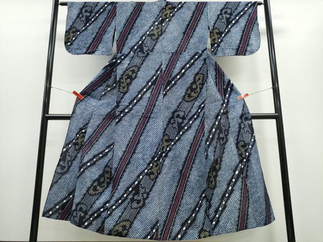 ■■■　サイズ　■■■ 身丈 146cm（肩から） 裄丈 64cm 袖丈 40cm　縫込み 4.5cm 袖幅 33cm 前幅 24.5cm 後幅 29.5cm 着物縫いこみ 内揚げ 0cm 裄 お袖側 約1cm　身頃側 約2cm ■■■　商...